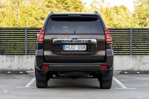 Brūns Toyota Land Cruiser 2021 Viļņa, ar dzinēja tilpumu 2.76 L un nobraukumu 78 tūkst. km par 49000 €, foto 8 vietnē AUTOMOTO.COM.LV