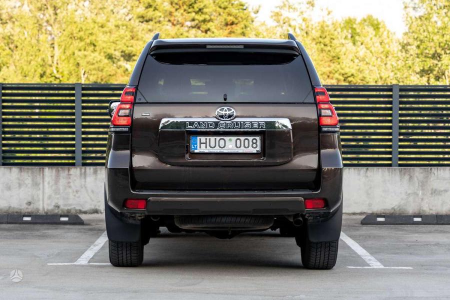 Brūns Toyota Land Cruiser 2021 Viļņa, ar dzinēja tilpumu 2.76 L un nobraukumu 78 tūkst. km par 49000 €, foto 8 vietnē AUTOMOTO.COM.LV