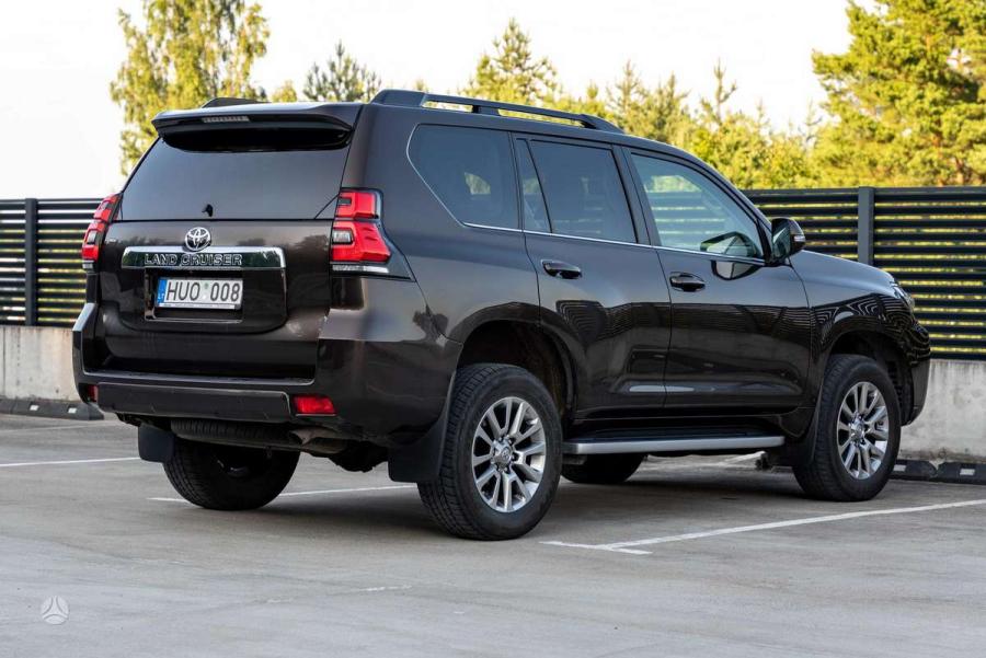 Brūns Toyota Land Cruiser 2021 Viļņa, ar dzinēja tilpumu 2.76 L un nobraukumu 78 tūkst. km par 49000 €, foto 9 vietnē AUTOMOTO.COM.LV