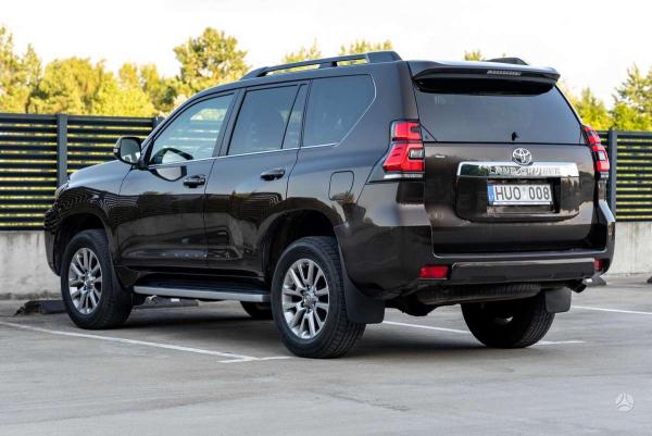 Brown Toyota Land Cruiser 2021 in Vilnius, with an engine capacity of 2.76 L and mileage of 78 thousand km for 49000 €, photo 9 on AUTOMOTO.COM.LV