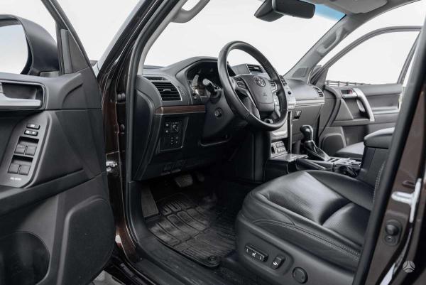 Brown Toyota Land Cruiser 2021 in Vilnius, with an engine capacity of 2.76 L and mileage of 78 thousand km for 49000 €, photo 10 on AUTOMOTO.COM.LV