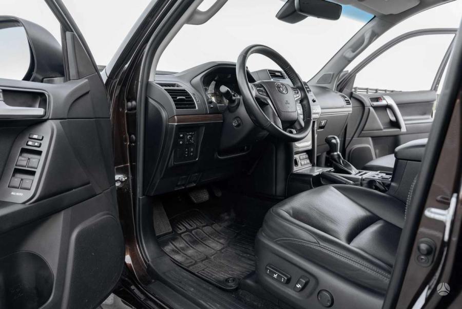 Brūns Toyota Land Cruiser 2021 Viļņa, ar dzinēja tilpumu 2.76 L un nobraukumu 78 tūkst. km par 49000 €, foto 11 vietnē AUTOMOTO.COM.LV