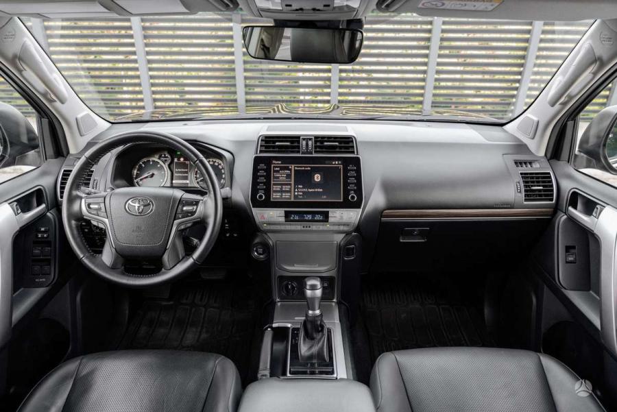 Brūns Toyota Land Cruiser 2021 Viļņa, ar dzinēja tilpumu 2.76 L un nobraukumu 78 tūkst. km par 49000 €, foto 13 vietnē AUTOMOTO.COM.LV