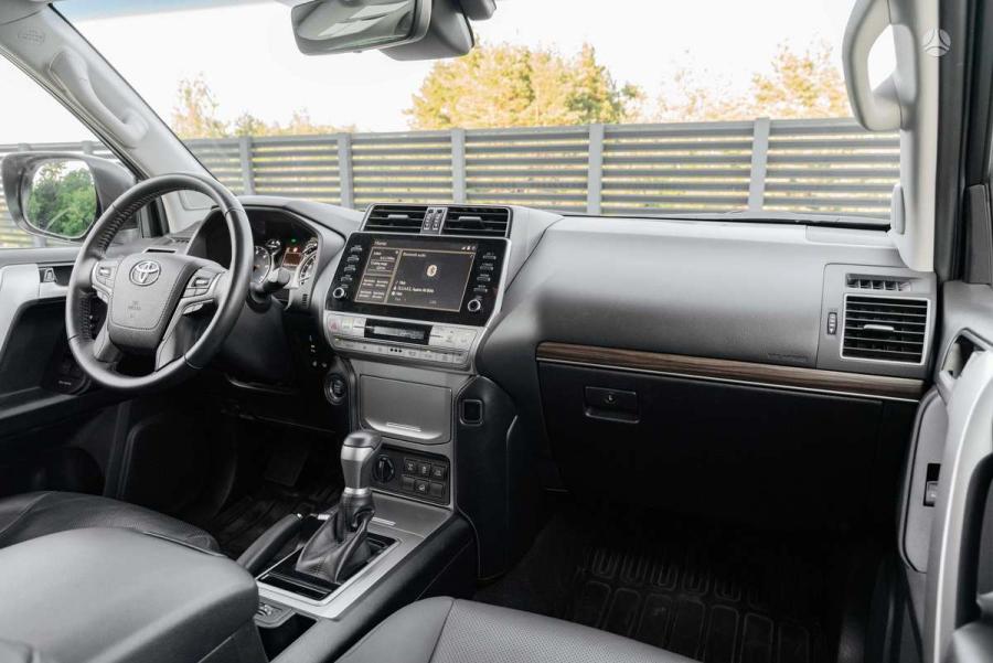Brūns Toyota Land Cruiser 2021 Viļņa, ar dzinēja tilpumu 2.76 L un nobraukumu 78 tūkst. km par 49000 €, foto 15 vietnē AUTOMOTO.COM.LV