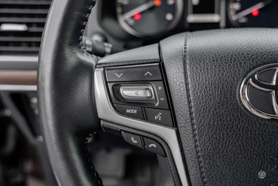 Brūns Toyota Land Cruiser 2021 Viļņa, ar dzinēja tilpumu 2.76 L un nobraukumu 78 tūkst. km par 49000 €, foto 16 vietnē AUTOMOTO.COM.LV