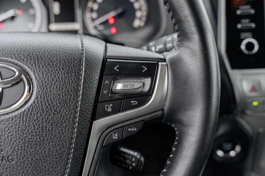 Brūns Toyota Land Cruiser 2021 Viļņa, ar dzinēja tilpumu 2.76 L un nobraukumu 78 tūkst. km par 49000 €, foto 17 vietnē AUTOMOTO.COM.LV