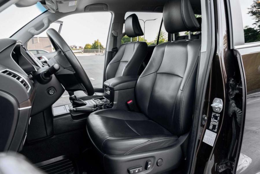 Brūns Toyota Land Cruiser 2021 Viļņa, ar dzinēja tilpumu 2.76 L un nobraukumu 78 tūkst. km par 49000 €, foto 18 vietnē AUTOMOTO.COM.LV