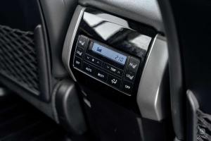 Brūns Toyota Land Cruiser 2021 Viļņa, ar dzinēja tilpumu 2.76 L un nobraukumu 78 tūkst. km par 49000 €, foto 23 vietnē AUTOMOTO.COM.LV