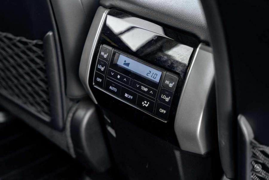 Brūns Toyota Land Cruiser 2021 Viļņa, ar dzinēja tilpumu 2.76 L un nobraukumu 78 tūkst. km par 49000 €, foto 23 vietnē AUTOMOTO.COM.LV