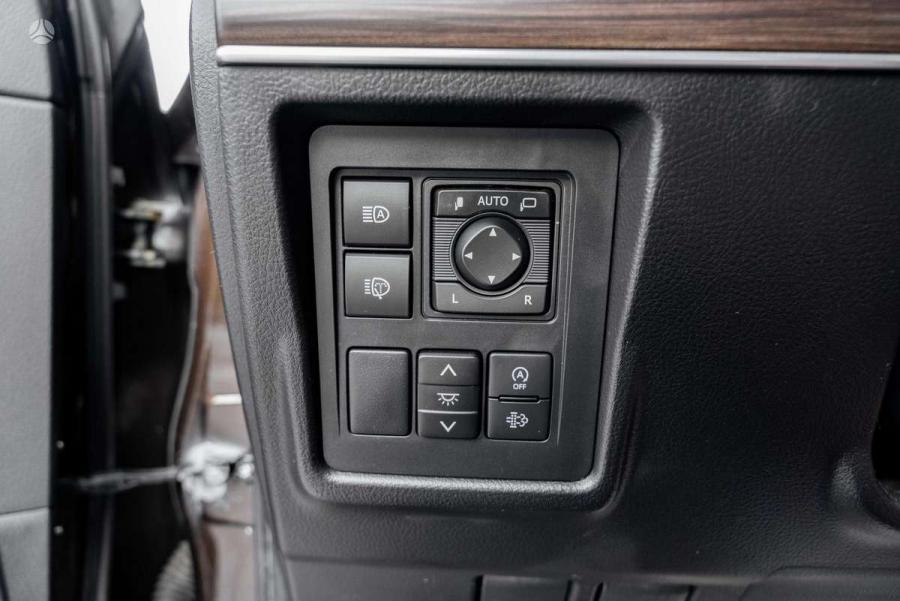 Brūns Toyota Land Cruiser 2021 Viļņa, ar dzinēja tilpumu 2.76 L un nobraukumu 78 tūkst. km par 49000 €, foto 25 vietnē AUTOMOTO.COM.LV