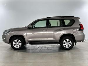 Brūns Toyota Land Cruiser 2023 Viļņa, ar dzinēja tilpumu 2.76 L un nobraukumu 84 tūkst. km par 46900 €, foto 4 vietnē AUTOMOTO.COM.LV