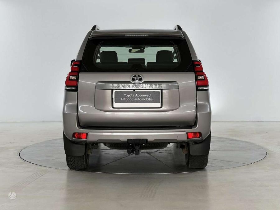Brūns Toyota Land Cruiser 2023 Viļņa, ar dzinēja tilpumu 2.76 L un nobraukumu 84 tūkst. km par 46900 €, foto 5 vietnē AUTOMOTO.COM.LV