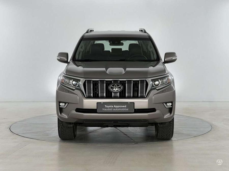 Brūns Toyota Land Cruiser 2023 Viļņa, ar dzinēja tilpumu 2.76 L un nobraukumu 84 tūkst. km par 46900 €, foto 6 vietnē AUTOMOTO.COM.LV