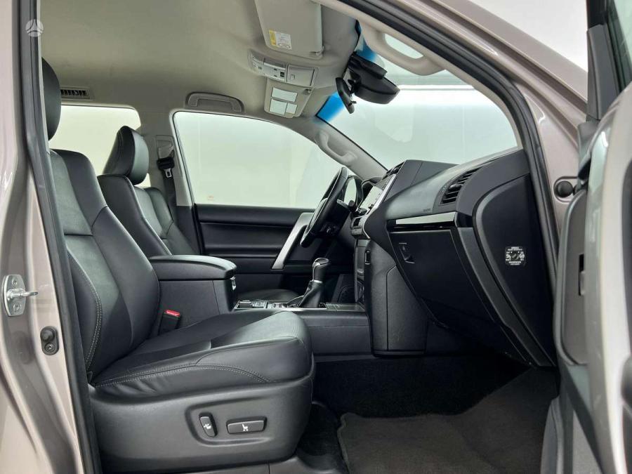 Brūns Toyota Land Cruiser 2023 Viļņa, ar dzinēja tilpumu 2.76 L un nobraukumu 84 tūkst. km par 46900 €, foto 7 vietnē AUTOMOTO.COM.LV