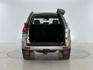 Brūns Toyota Land Cruiser 2023 Viļņa, ar dzinēja tilpumu 2.76 L un nobraukumu 84 tūkst. km par 46900 €, foto 11 vietnē AUTOMOTO.COM.LV