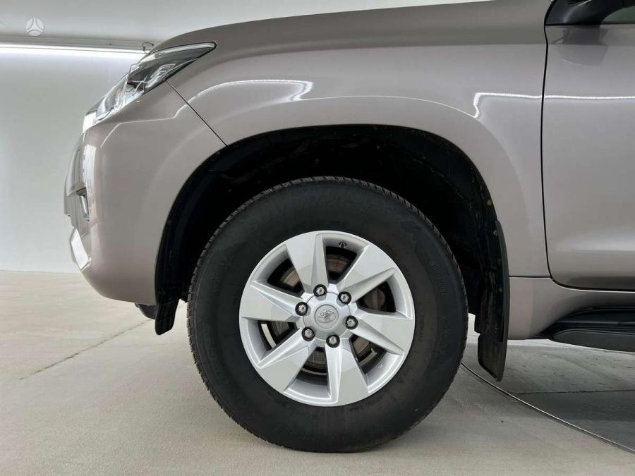 Brūns Toyota Land Cruiser 2023 Viļņa, ar dzinēja tilpumu 2.76 L un nobraukumu 84 tūkst. km par 46900 €, foto 16 vietnē AUTOMOTO.COM.LV