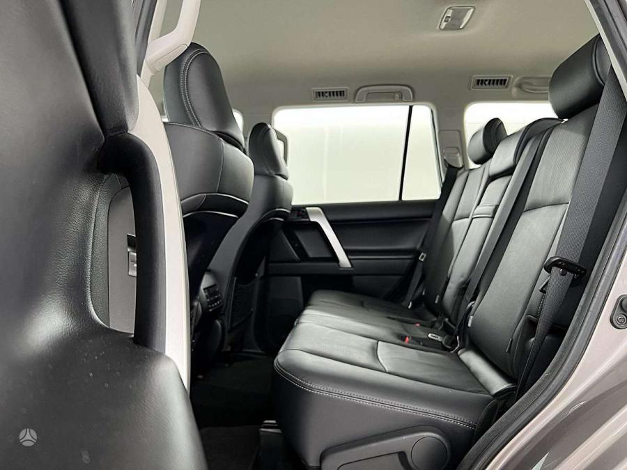 Brūns Toyota Land Cruiser 2023 Viļņa, ar dzinēja tilpumu 2.76 L un nobraukumu 84 tūkst. km par 46900 €, foto 20 vietnē AUTOMOTO.COM.LV