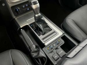 Brūns Toyota Land Cruiser 2023 Viļņa, ar dzinēja tilpumu 2.76 L un nobraukumu 84 tūkst. km par 46900 €, foto 24 vietnē AUTOMOTO.COM.LV