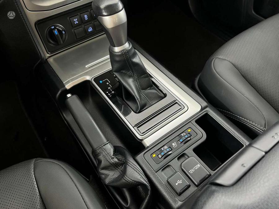 Brūns Toyota Land Cruiser 2023 Viļņa, ar dzinēja tilpumu 2.76 L un nobraukumu 84 tūkst. km par 46900 €, foto 24 vietnē AUTOMOTO.COM.LV