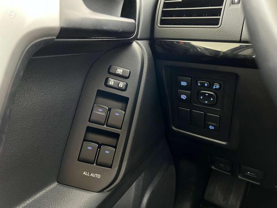 Brūns Toyota Land Cruiser 2023 Viļņa, ar dzinēja tilpumu 2.76 L un nobraukumu 84 tūkst. km par 46900 €, foto 25 vietnē AUTOMOTO.COM.LV