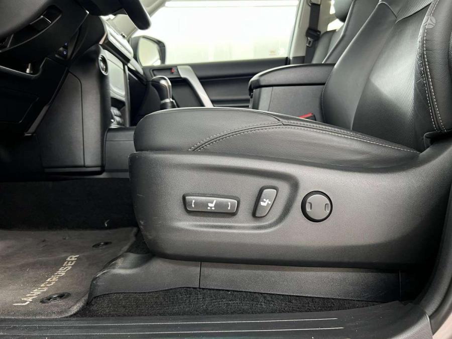 Brūns Toyota Land Cruiser 2023 Viļņa, ar dzinēja tilpumu 2.76 L un nobraukumu 84 tūkst. km par 46900 €, foto 26 vietnē AUTOMOTO.COM.LV
