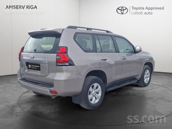 Brown Toyota Land Cruiser 2023 in Riga, with an engine capacity of 2.80 L and mileage of 69 thousand km for 49900 €, photo 2 on AUTOMOTO.COM.LV