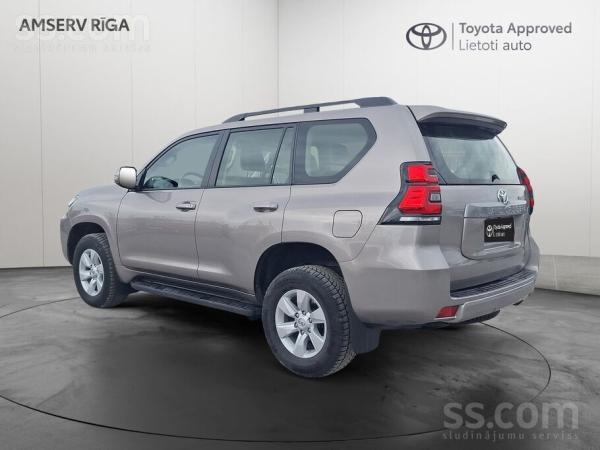 Brown Toyota Land Cruiser 2023 in Riga, with an engine capacity of 2.80 L and mileage of 69 thousand km for 49900 €, photo 4 on AUTOMOTO.COM.LV
