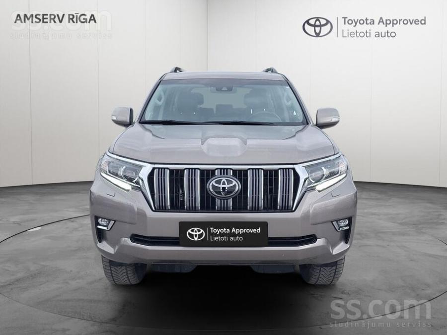 Brown Toyota Land Cruiser 2023 in Riga, with an engine capacity of 2.80 L and mileage of 69 thousand km for 49900 €, photo 6 on AUTOMOTO.COM.LV