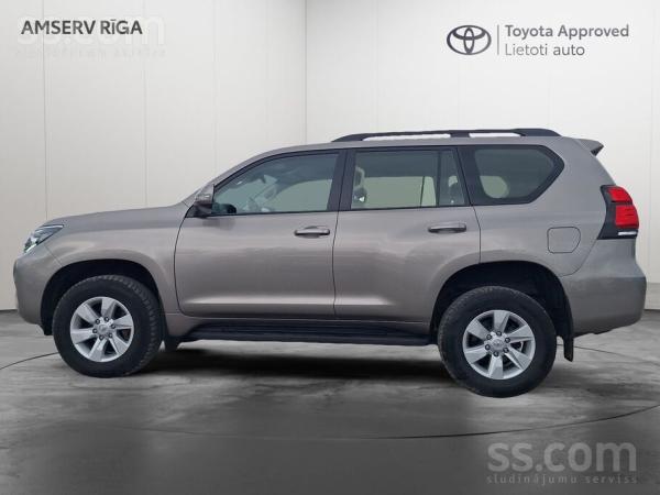 Brown Toyota Land Cruiser 2023 in Riga, with an engine capacity of 2.80 L and mileage of 69 thousand km for 49900 €, photo 7 on AUTOMOTO.COM.LV