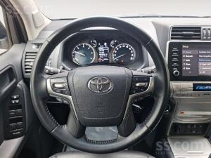 Brown Toyota Land Cruiser 2023 in Riga, with an engine capacity of 2.80 L and mileage of 69 thousand km for 49900 €, photo 16 on AUTOMOTO.COM.LV