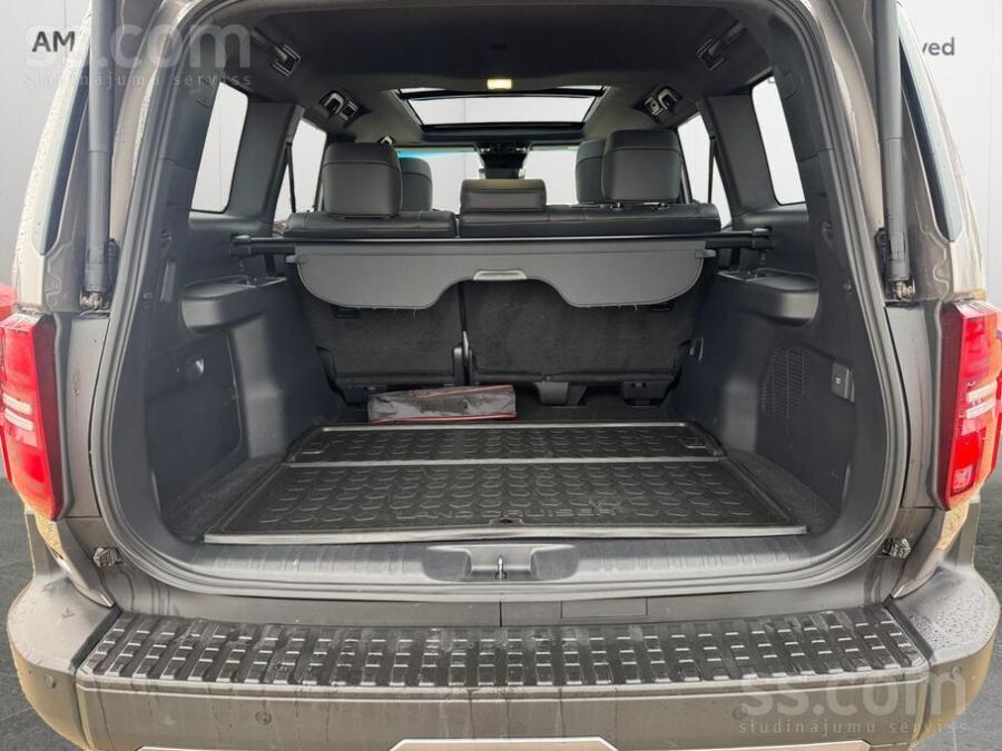 Brown Toyota Land Cruiser 2024 in Riga, with an engine capacity of 2.80 L and mileage of 28 thousand km for 76000 €, photo 10 on AUTOMOTO.COM.LV