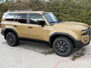 Brūns Toyota Land Cruiser 2024 Jēkabpils, ar dzinēja tilpumu 2.80 L un nobraukumu 15 tūkst. km par 75500 €, foto  vietnē AUTOMOTO.COM.LV