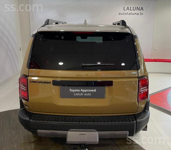 Brown Toyota Land Cruiser 2024 in Jekabpils, with an engine capacity of 2.80 L and mileage of 14 thousand km for 87900 €, photo 5 on AUTOMOTO.COM.LV