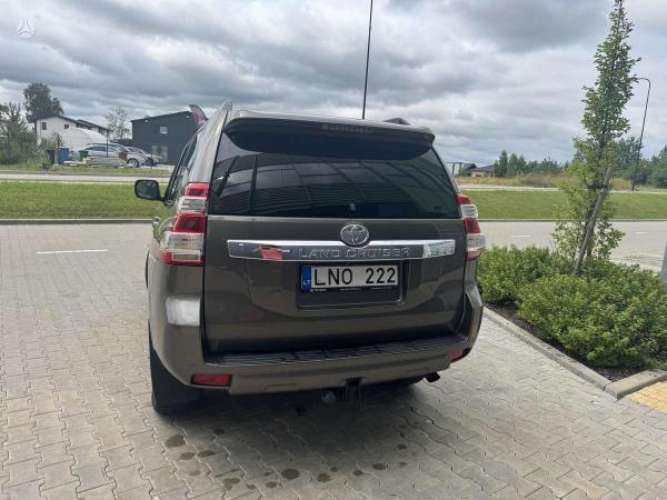 Brown Toyota Land Cruiser 2013 in Vilnius, with an engine capacity of 3.00 L and mileage of 260 thousand km for 27000 €, photo 4 on AUTOMOTO.COM.LV