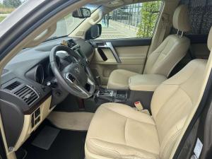 Brown Toyota Land Cruiser 2013 in Vilnius, with an engine capacity of 3.00 L and mileage of 260 thousand km for 27000 €, photo 6 on AUTOMOTO.COM.LV