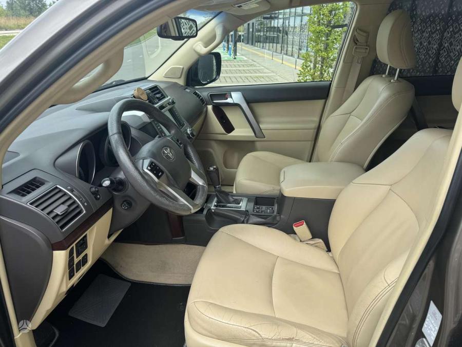 Brown Toyota Land Cruiser 2013 in Vilnius, with an engine capacity of 3.00 L and mileage of 260 thousand km for 27000 €, photo 6 on AUTOMOTO.COM.LV
