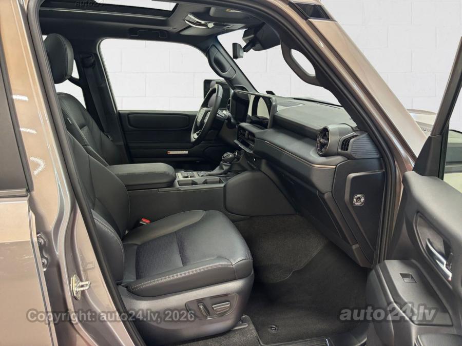 Brūns Toyota Land Cruiser 2026 Tartu, ar dzinēja tilpumu 2.80 L un nobraukumu 16 tūkst. km par 91900 €, foto 7 vietnē AUTOMOTO.COM.LV
