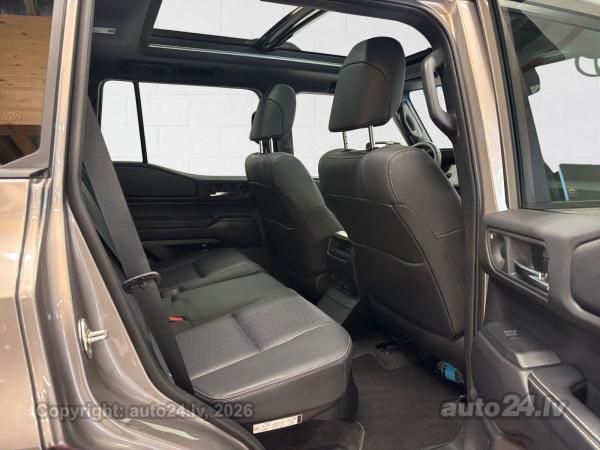 Brūns Toyota Land Cruiser 2026 Tartu, ar dzinēja tilpumu 2.80 L un nobraukumu 16 tūkst. km par 91900 €, foto 8 vietnē AUTOMOTO.COM.LV