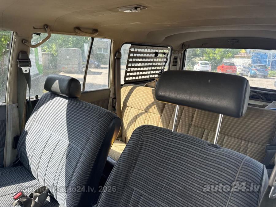 Toyota Land Cruiser 1983 in Tallinn, with an engine capacity of 4.00 L and mileage of 0 thousand km for 12000 €, photo 6 on AUTOMOTO.COM.LV