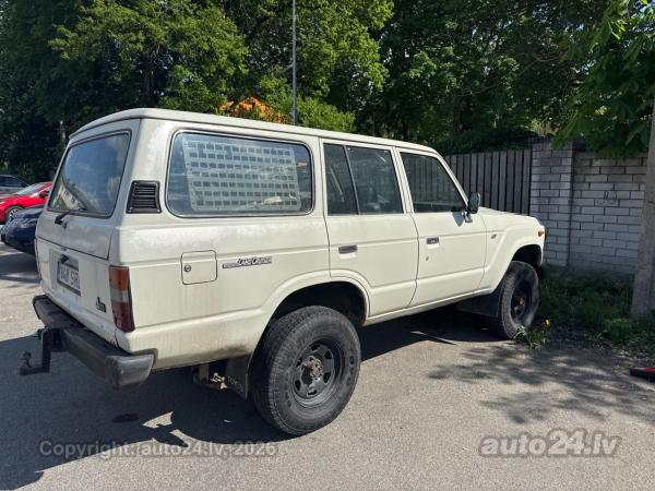 Toyota Land Cruiser 1983 in Tallinn, with an engine capacity of 4.00 L and mileage of 0 thousand km for 12000 €, photo 6 on AUTOMOTO.COM.LV