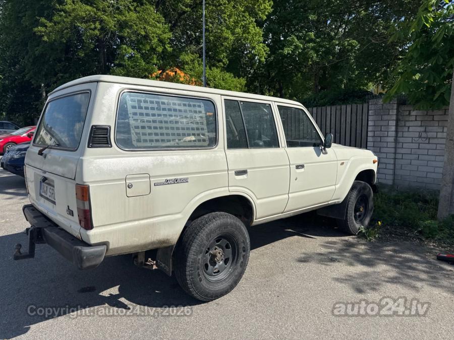Toyota Land Cruiser 1983 in Tallinn, with an engine capacity of 4.00 L and mileage of 0 thousand km for 12000 €, photo 7 on AUTOMOTO.COM.LV