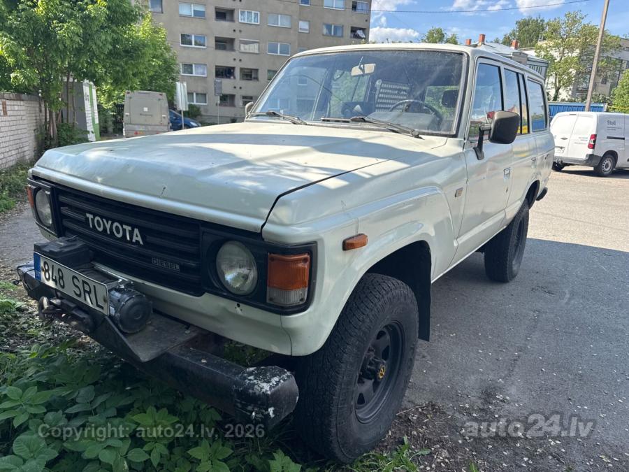 Toyota Land Cruiser 1983 in Tallinn, with an engine capacity of 4.00 L and mileage of 0 thousand km for 12000 €, photo 10 on AUTOMOTO.COM.LV