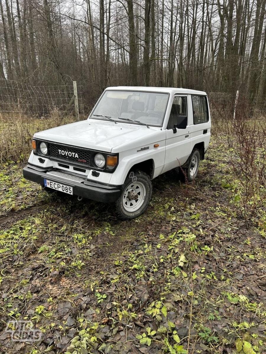 Toyota Land Cruiser 1987 Alīta, ar dzinēja tilpumu 2.40 L un nobraukumu 334 tūkst. km par 8500 €, foto 4 vietnē AUTOMOTO.COM.LV