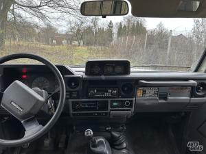 Toyota Land Cruiser 1987 Alīta, ar dzinēja tilpumu 2.40 L un nobraukumu 334 tūkst. km par 8500 €, foto 5 vietnē AUTOMOTO.COM.LV