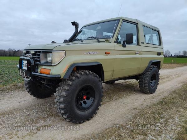 Toyota Land Cruiser 1992 Tallina, ar dzinēja tilpumu 2.40 L un nobraukumu 149 tūkst. km par 18500 €, foto 3 vietnē AUTOMOTO.COM.LV