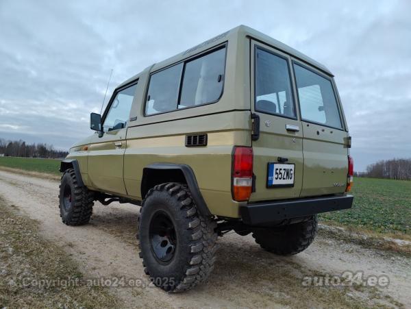Toyota Land Cruiser 1992 Tallina, ar dzinēja tilpumu 2.40 L un nobraukumu 149 tūkst. km par 18500 €, foto 5 vietnē AUTOMOTO.COM.LV