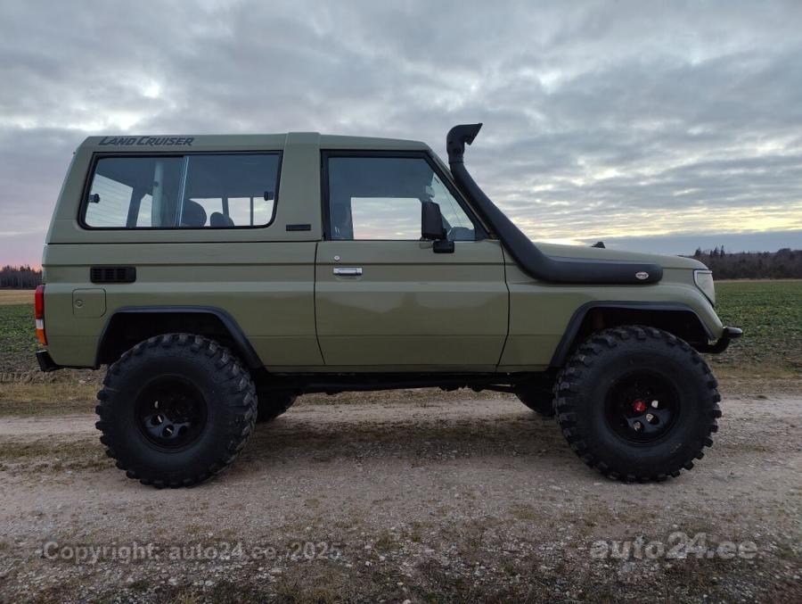 Toyota Land Cruiser 1992 Tallina, ar dzinēja tilpumu 2.40 L un nobraukumu 149 tūkst. km par 18500 €, foto 7 vietnē AUTOMOTO.COM.LV