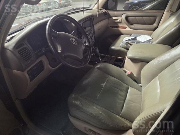 Toyota Land Cruiser 2001 in Riga, with an engine capacity of 4.20 L and mileage of 571 thousand km for 6300 €, photo 7 on AUTOMOTO.COM.LV