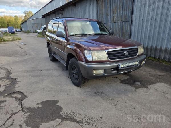 Тойота Ленд Крузер 2001 в Рига, объемом двигателя 4.20 л и пробегом 571 тыс. км за 5900 €, фото 1 на AUTOMOTO.COM.LV