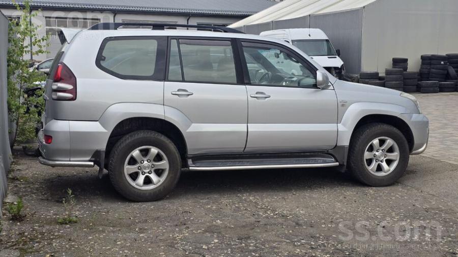 Toyota Land Cruiser 2004 in Riga, with an engine capacity of 3.00 L and mileage of 256 thousand km for 12000 €, photo 3 on AUTOMOTO.COM.LV